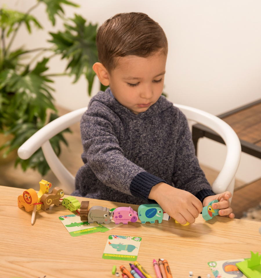 Bilingual Safari Lacing Animals (Free Add-On) – HolaAmigoBox