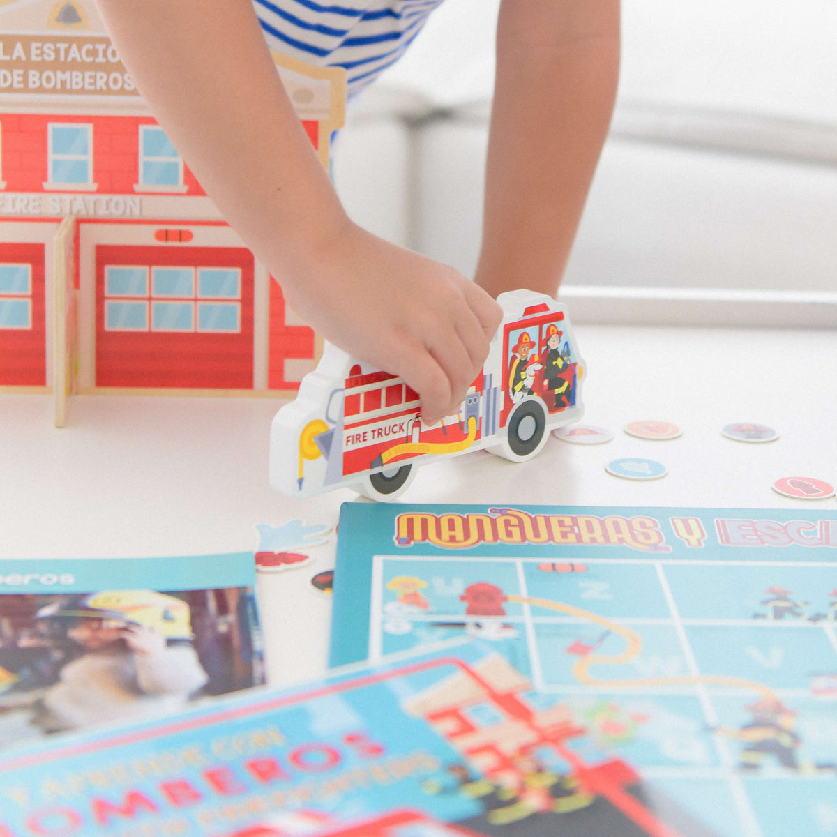 ¡Hola, Estación de Bomberos! Hello, Fire Station! – HolaAmigoBox